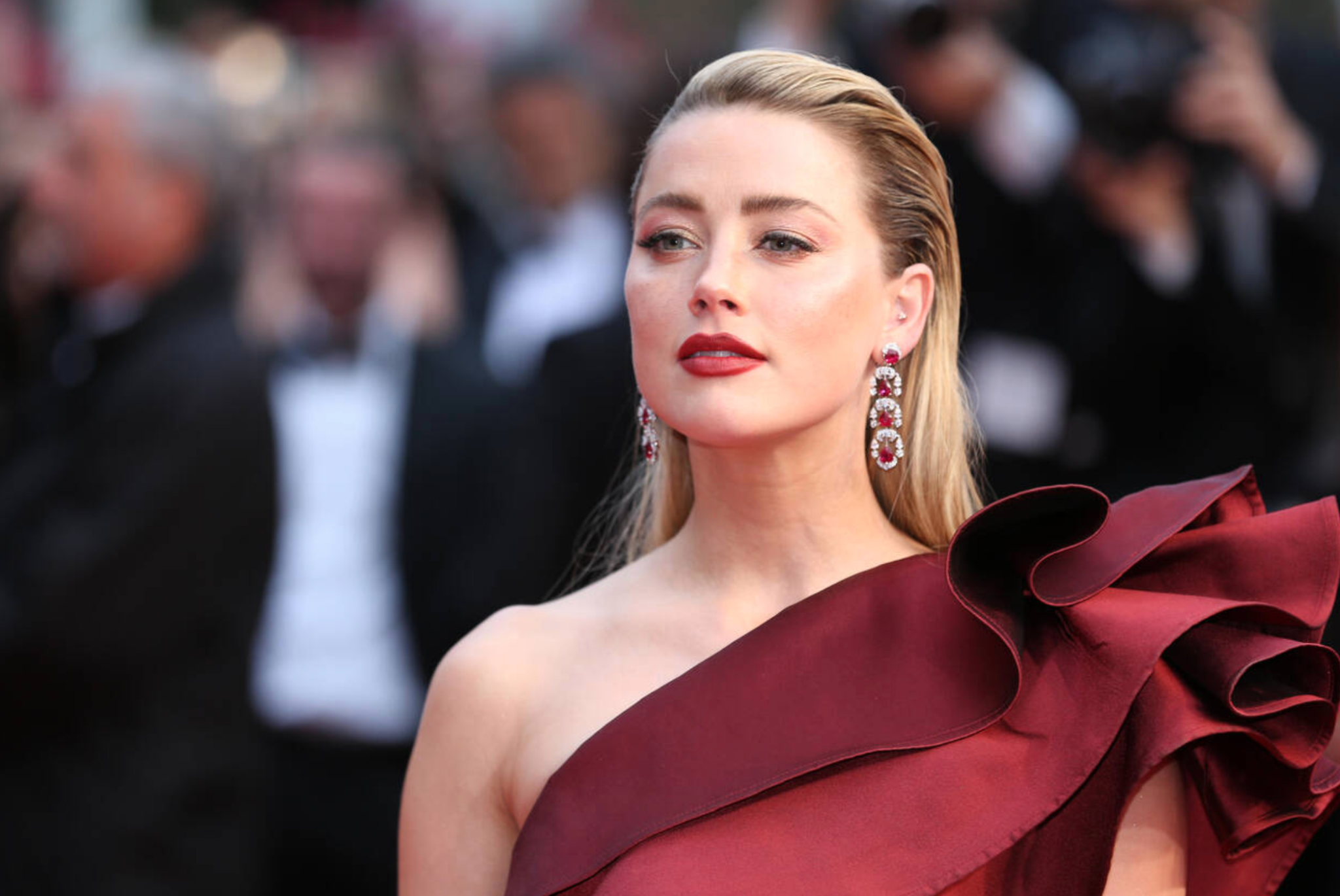 Amber Heard Is Pregnant - Now Fans Are Asking One Thing