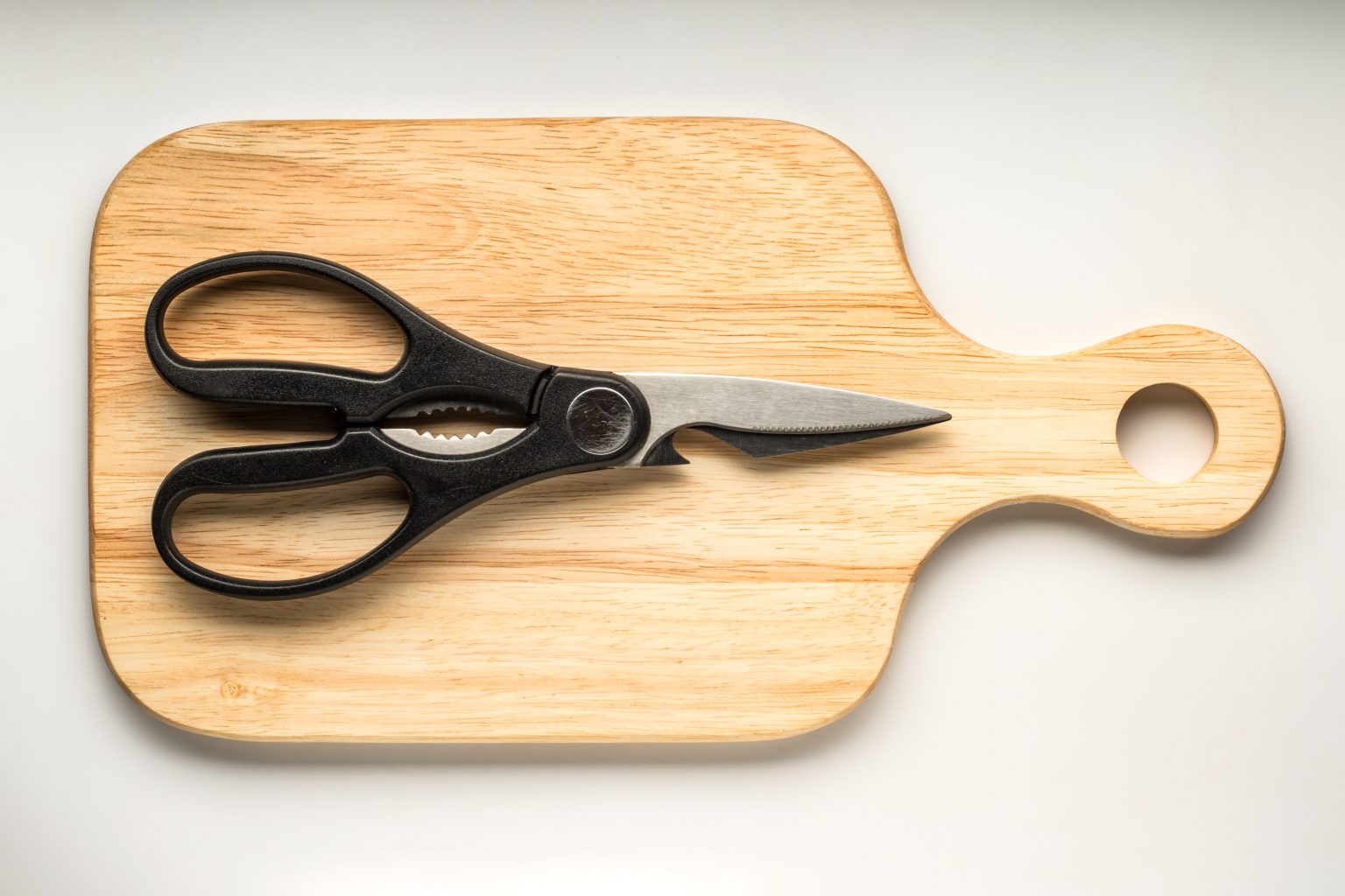 People Are Discovering What The Middle Part Of Scissors Is For