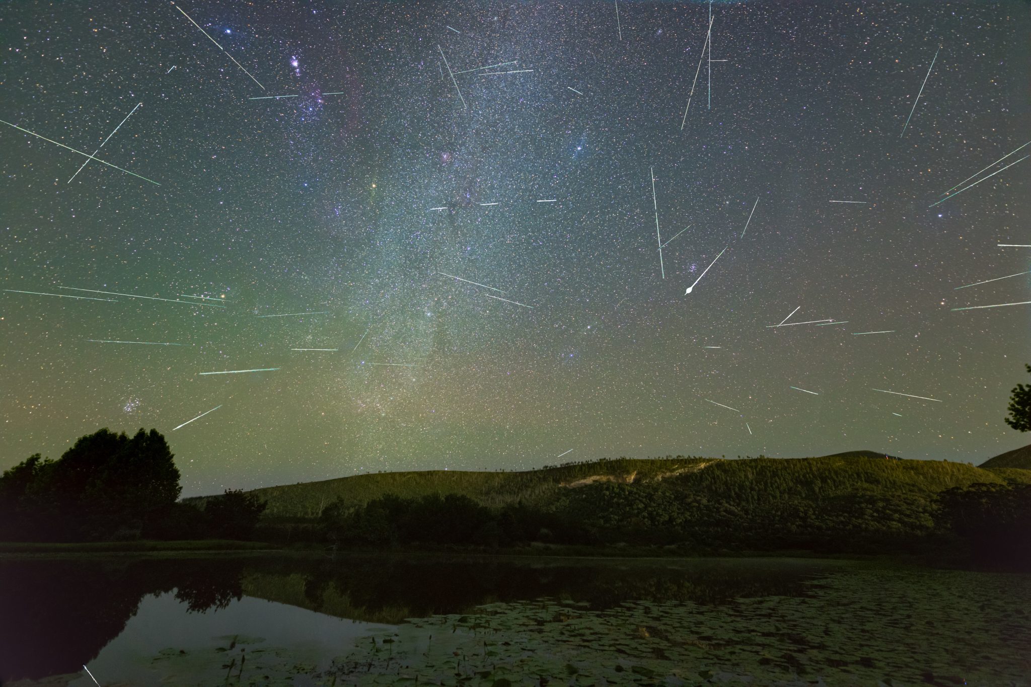 Spectacular Meteor Shower With Up To 100 Shooting Stars An Hour Starts ...