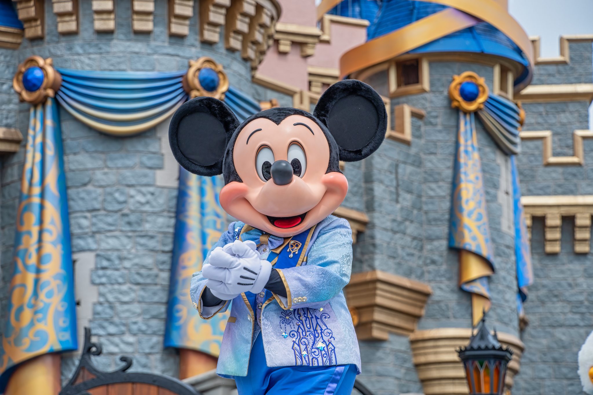 Eerie Reason Why Disney Characters Always Wear White Gloves