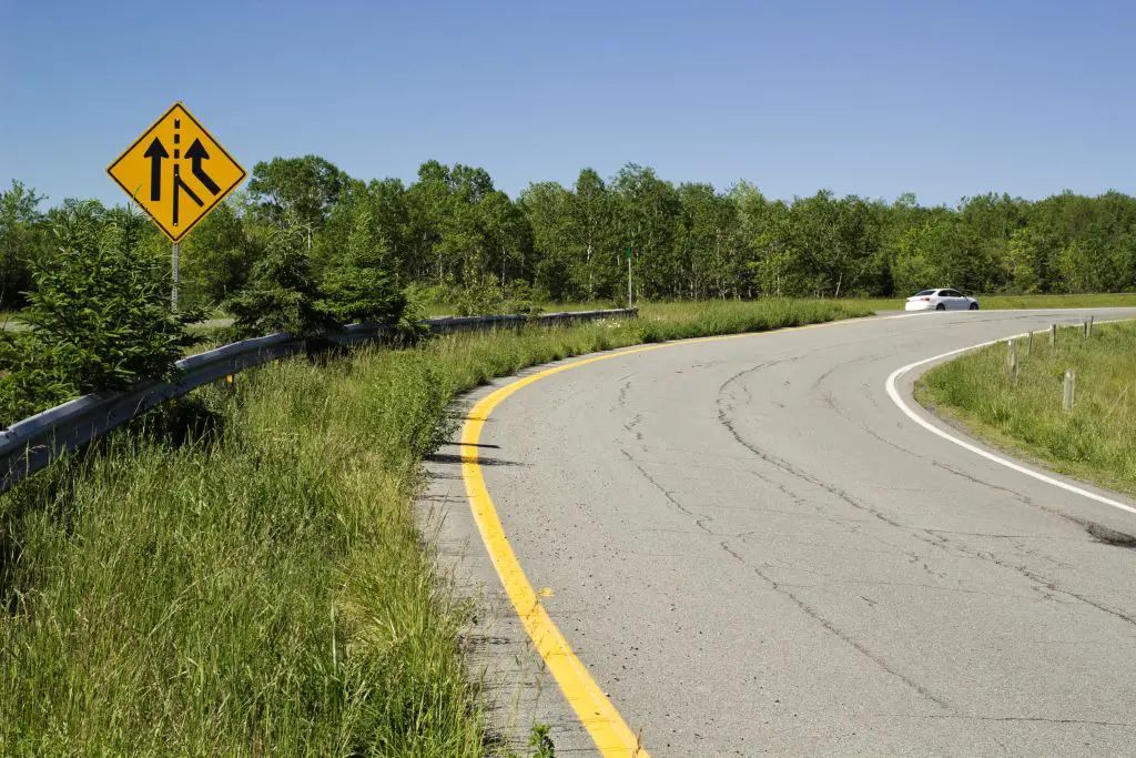 Motorist Convinced Drivers Don't Know Merge In Turn Sign